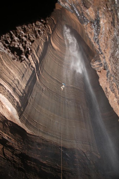 Fantastic pictures of the Fantastic Pit of Ellison's Cave | Amusing Planet